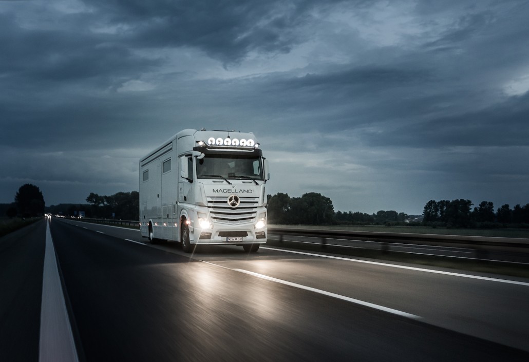 Luxus-Laster: Actros als Glamour-Camper - Motorblock